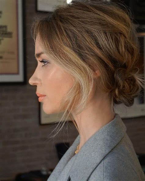Exclusive Emily Blunt S Makeup Artist Gives Us A Lesson In Cozy Winter