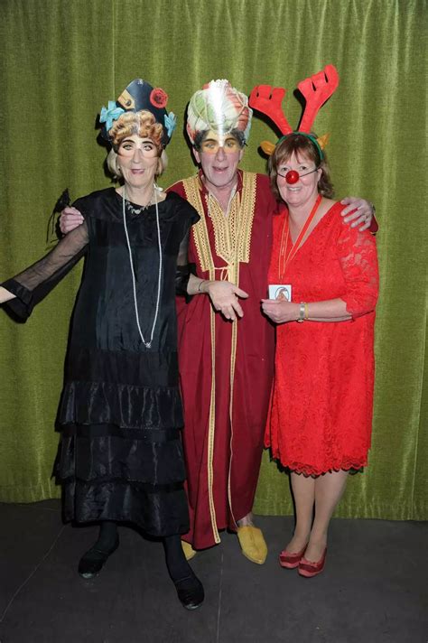 En Astronimoskt Rolig Kväll När Michaela Jolin Bjöd På Maskerad