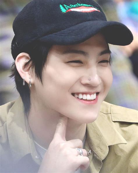 Dori On Instagram “his Smile Is Everything 🥺” Wattpad Gambar Buku