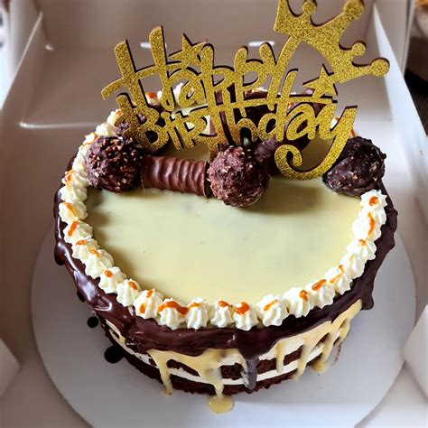 Eat Twix Birthday Cake Chocolatecake Birthdaycake Twix Saltedcaramel Celebraciones