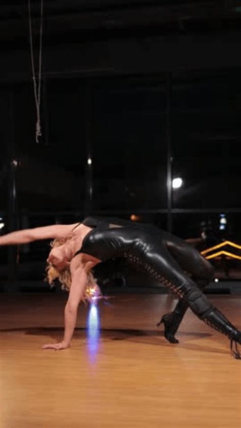 Sexy Woman Strip Tease 1 253 Vidéos De Stock Clips Vidéo 4k Et Hd Shutterstock