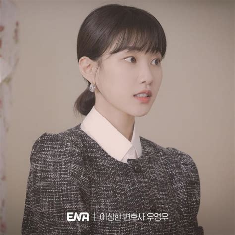 9 Pesona Ha Yun Kyung Di Extraordinary Attorney Woo Pengacara Cantik