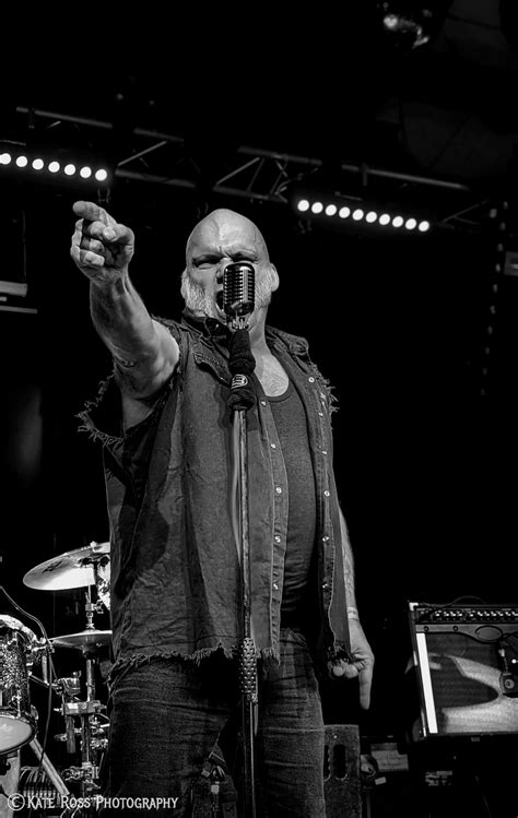 Blaze Bayley Getroffen Door Hartaanval Metalfans Be