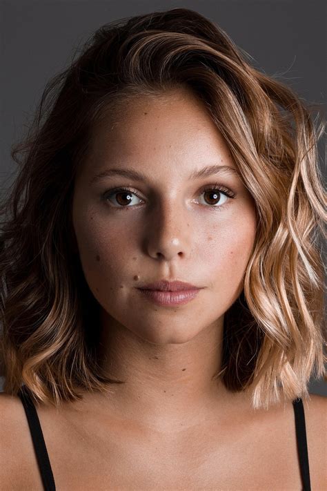 Laura Dutra About Entertainmentie