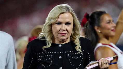 Texas Qb Arch Manning Receives Message From Espns Holly Rowe