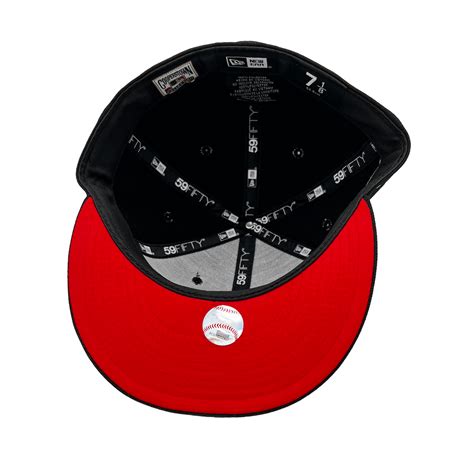 New Era New York Yankees Black Metallic Side Patch 59fifty Fitted Hat