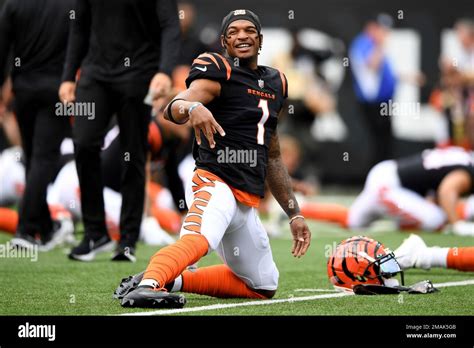 Cincinnati Bengals Wide Receiver Jamarr Chase 1 Smiles During Warm