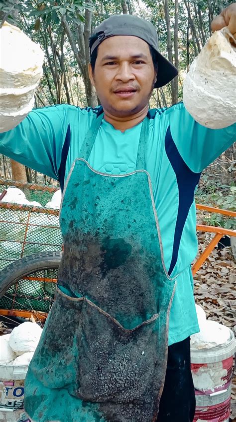 ธวัช อยู่คง