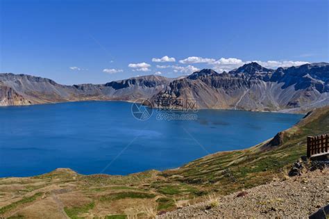 天池高清图片下载 正版图片502436701 摄图网 天池高清图片下载 正版图片502436701 摄图网