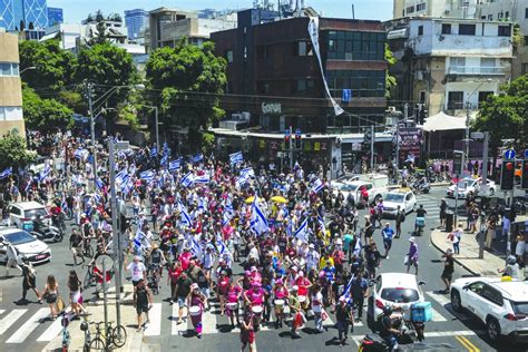 Israeli Protesters Block Highways Call For Cease Fire 9 Months Into