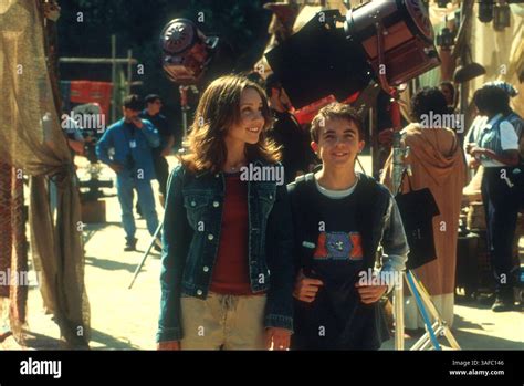 Jan 04 2002 Hollywood California Usa Actress Amanda Bynes As Kaylee And Actor Frankie Muniz