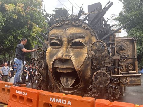 Fashion Pulis Mmff Float Parade In Full Swing