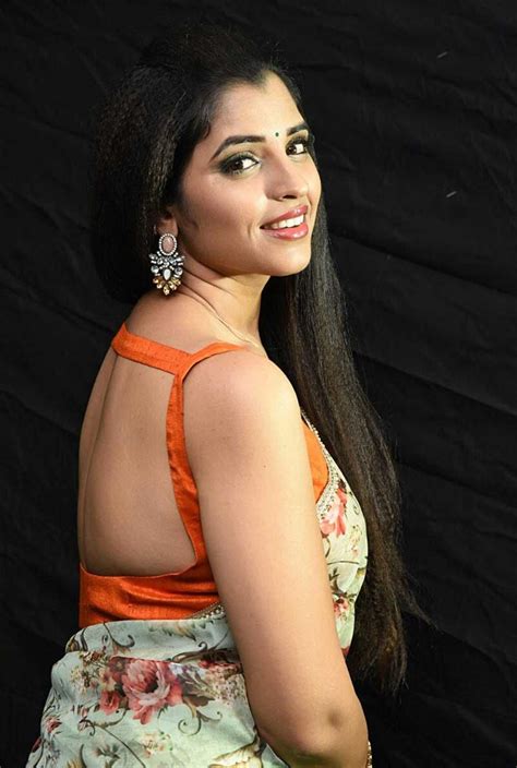 Beautiful Anchor Shamala Latest Images In Saree Actress Doodles