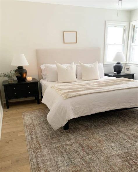 28 Cozy Bedrooms With Neutral Cream Headboard Upholstery Ideas