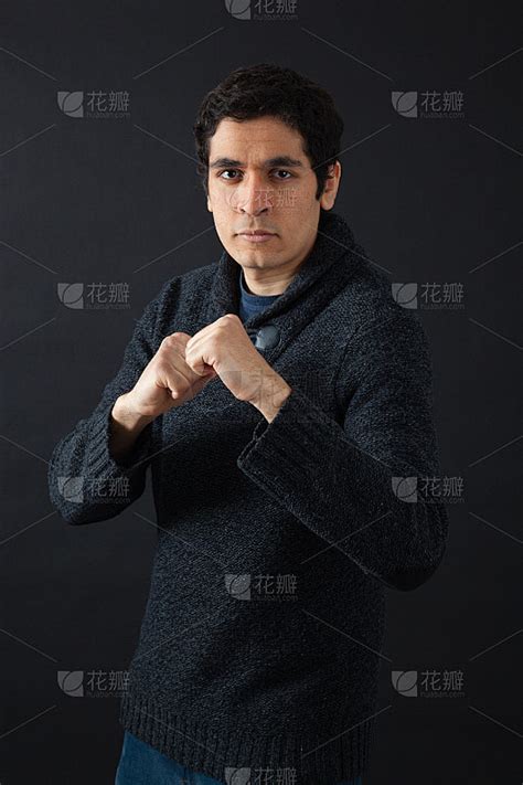 帅哥穿不同的衣服，表情也不一样