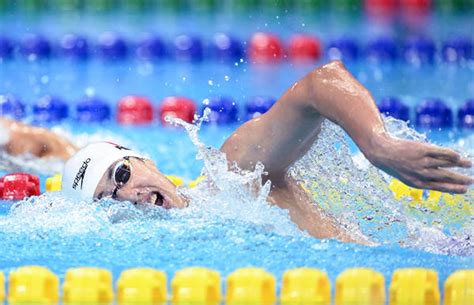 新亚运·人物丨费立纬为什么要戴两层泳帽？游泳比赛眼镜