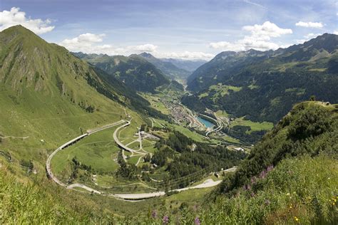 Four Amazing Passes In The Alps You Have To Drive