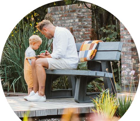 Ecoo recycles residual plastic into sustainable products.