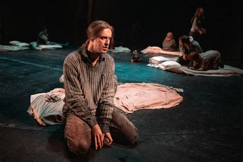 Šodien Pirmizrādi Piedzīvo Izrāde Suņu Ciema Nelaimes Lācis — Latvijas Nacionālais Teātris