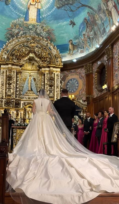 Virginia Fonseca Troca De Vestido Com Amiga Durante Festa De Casamento