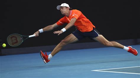 De Minaur Advances To Second Round After Raonic Retires Fmt