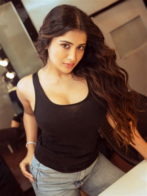 Rashi Singh Hot Looks Telugu360