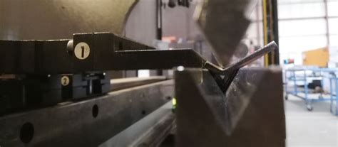 ¿qué Es Una Dobladora De Metal Y Cómo Funciona Tipos Usos Y Ventajas