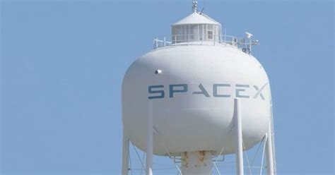 트럼프 덕 톡톡머스크 스페이스x 美서 이동통신 사업 조건부 승인