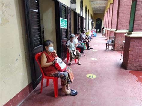 လသာမြို့နယ်တွင် အသက်၆၅ နှစ်နှင့်အထက် သက်ကြီးဘိုးဘွားများအားကိုဗစ် ၁၉