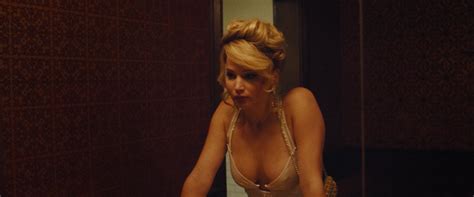 Jennifer Lawrence Nuda ~30 Anni In American Hustle Lapparenza Inganna