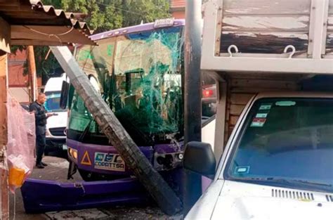 Brutal Tráiler Impacta Contra Autobús En Circuito Interior En Cdmx Hay Heridos