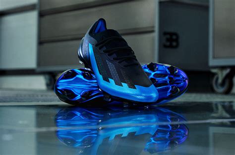 Bugatti X Adidas X Crazyfast Est La Chaussure De Football Bleue La Plus