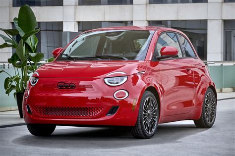 The New 2024 Fiat 500e Is An Adorable 34 095 Electric Car With