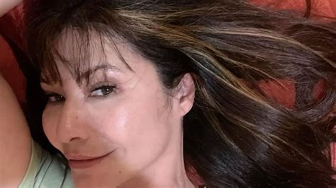 Penampilan Baru Tamara Bleszynski Potong Poni Hingga Buang Lemak Di Perut Makin Muda