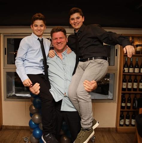 פורום עוד רימון😠 הלילה בערך בשעה 0230 ברחוב משה רינת בשכונת ח 370 בחולון נזרק רימון רסס