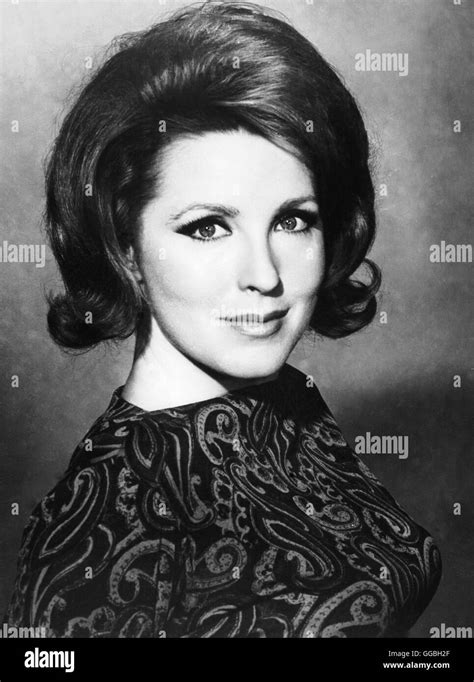 Laura Devons Instagram Twitter And Facebook On Idcrawl