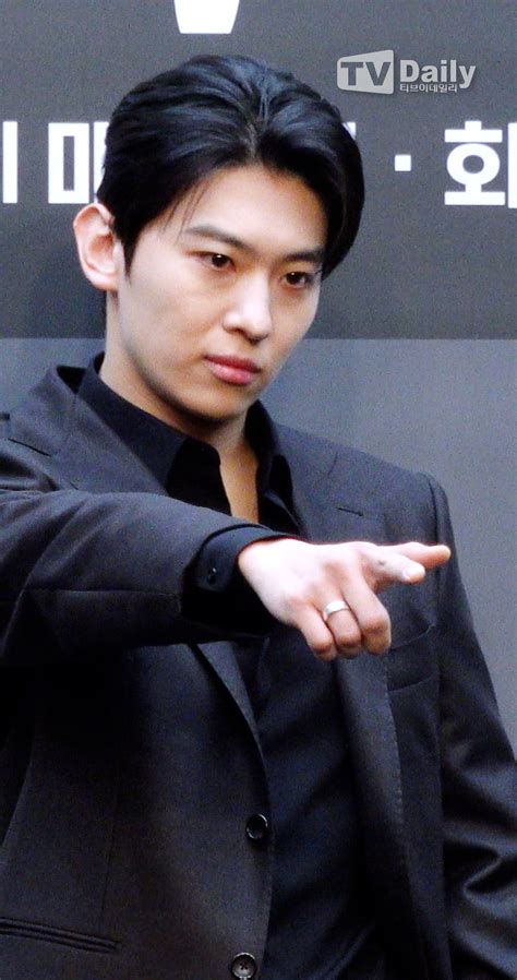 총 들고 액션하는 덱스 🔫 나쁜 남자지만 멋있어🫠 Dex 김진영 아이쇼핑 포토타임 Phototime Shorts 다음 루프