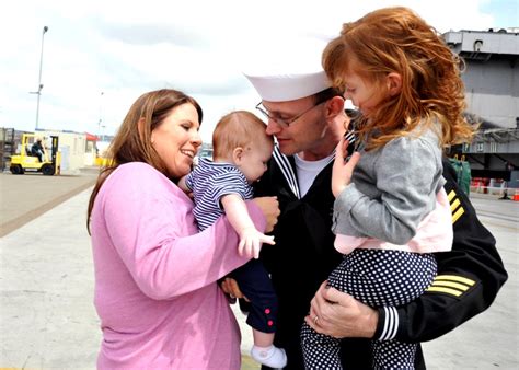 Us Navy 110319 N Yb753 057 Electronics Technician 1st Class Eric Champlin From Silverwood Mich