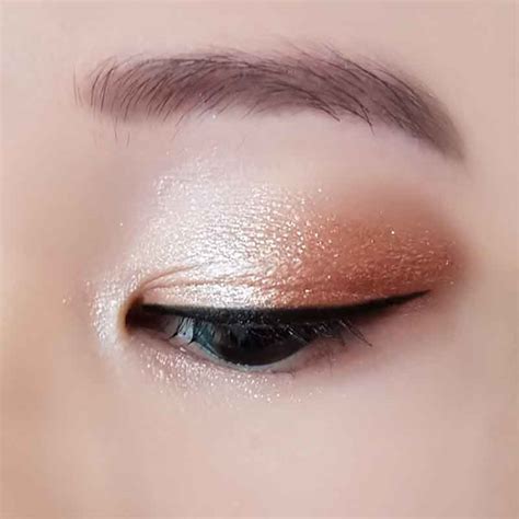 Natural Shimmer Eye Look With Mira Magnetic Quincylash