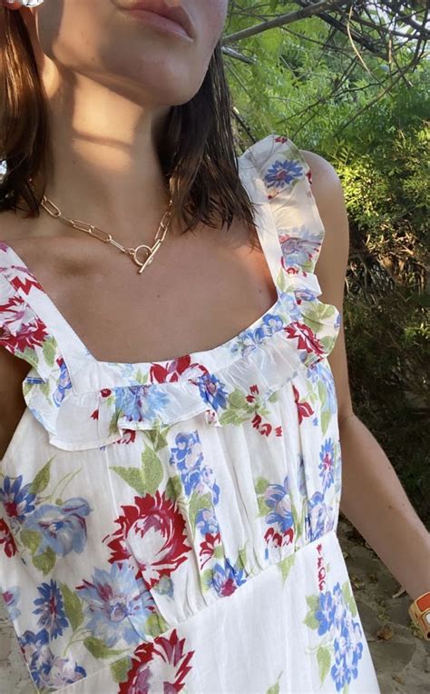 Pin By Ruby Curry On Omg Ob Floral Tops Womens Top Fashion