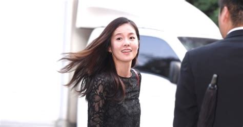 김성은 올블랙으로 꾸민 하객룩 김기방 김희경 결혼식