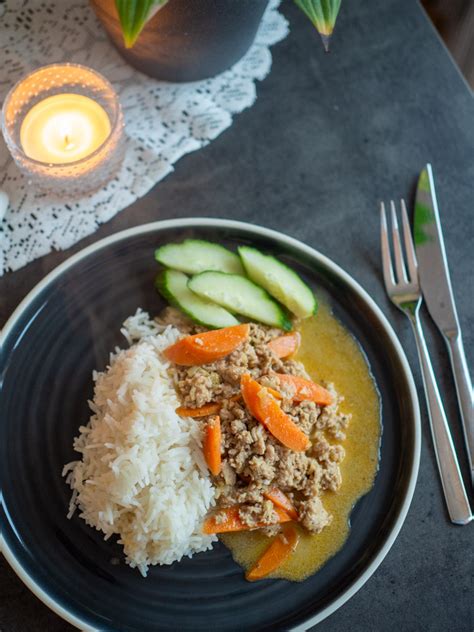 Indisk Kycklingfärs Med Kokosmjölk •