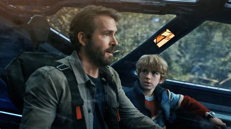 Ryan Reynolds Time Travels To Meet His Younger Self In Netflixs The