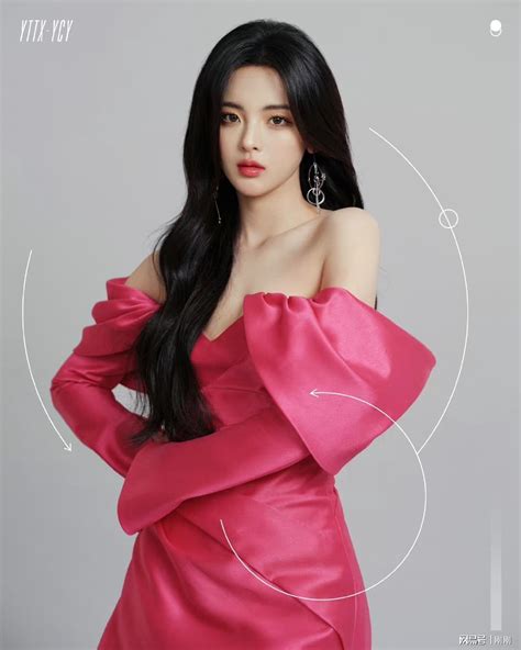 Yang Chaoyue With Geometric Figure Imedia
