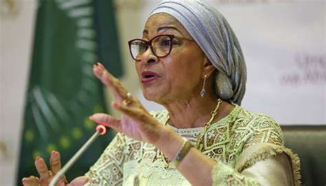 Josefa Sacko Quer Melhoria Na Alimentação Dos Animais Estado News