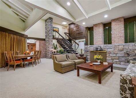 Brady Bunch House Zoom Background At William Swoope Blog