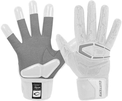 The Benefits Of Wearing Football Gloves