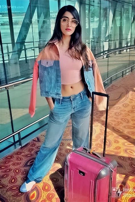 Pooja Hegde Bollywood Actress Hot Photos Casual Indian Fashion