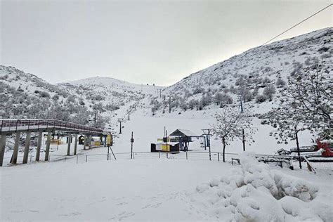 כמעט חצי מטר שלג הר החרמון נעטף בשכבה לבנה ישראל היום