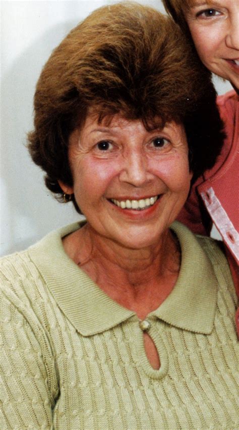 Édesanyjára Emlékezik Görbe Nóra „bárcsak örököltem Volna A Szép Keblét”